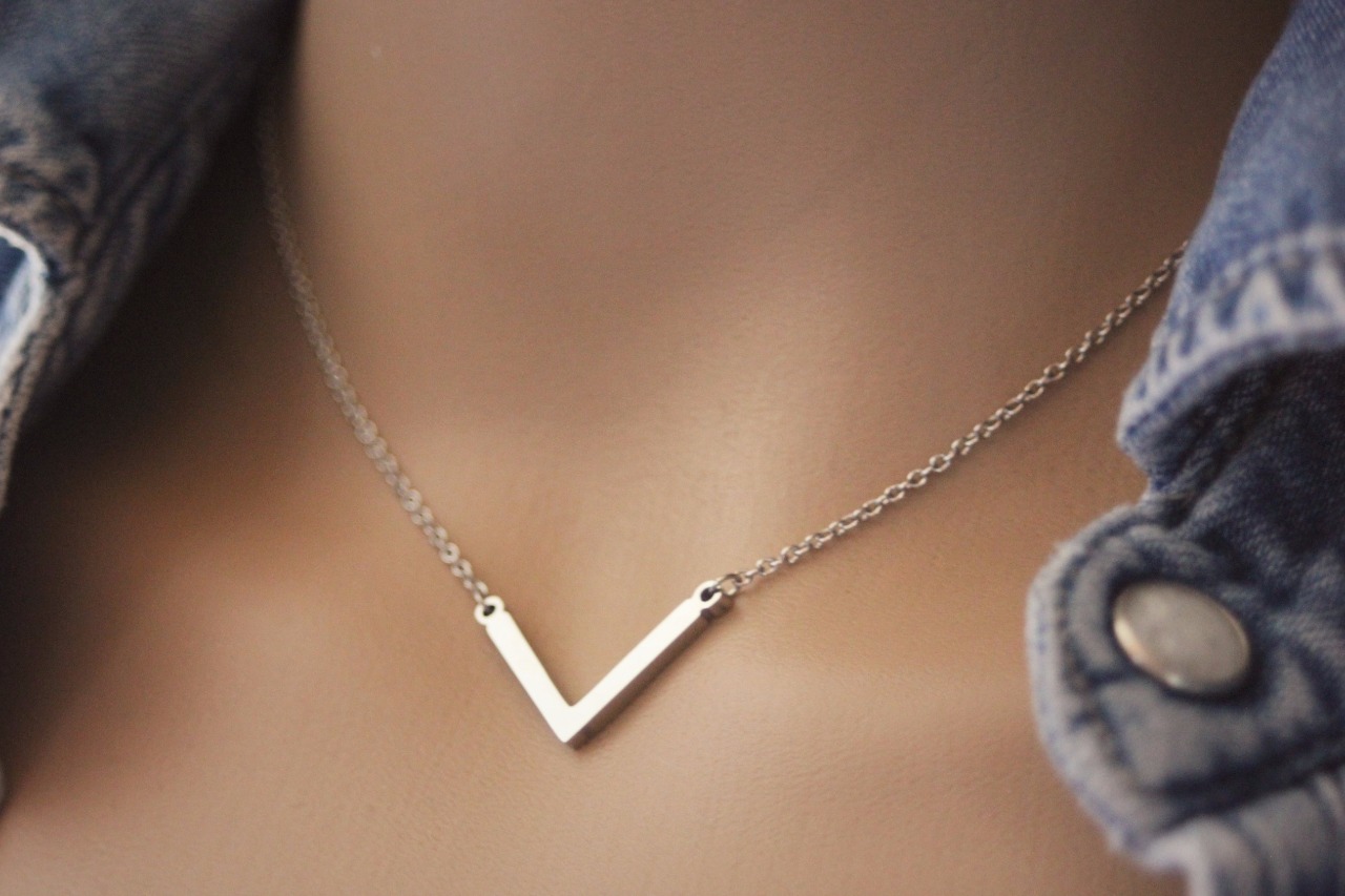 Collier chevron fin en acier inoxydable - Emmafashionstyle
