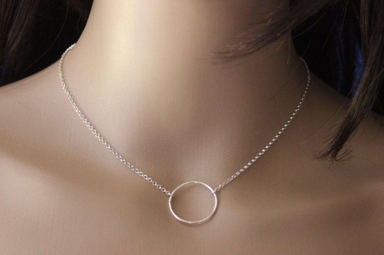 Collier minimaliste en argent pendentif anneau - emmafashionstyle.fr